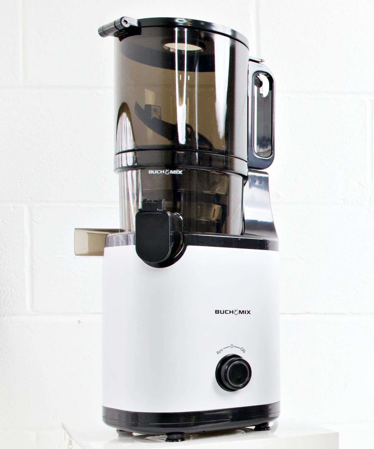 Hands-Free Automatic Feeding Cold Pressed Juicer | Buchymix